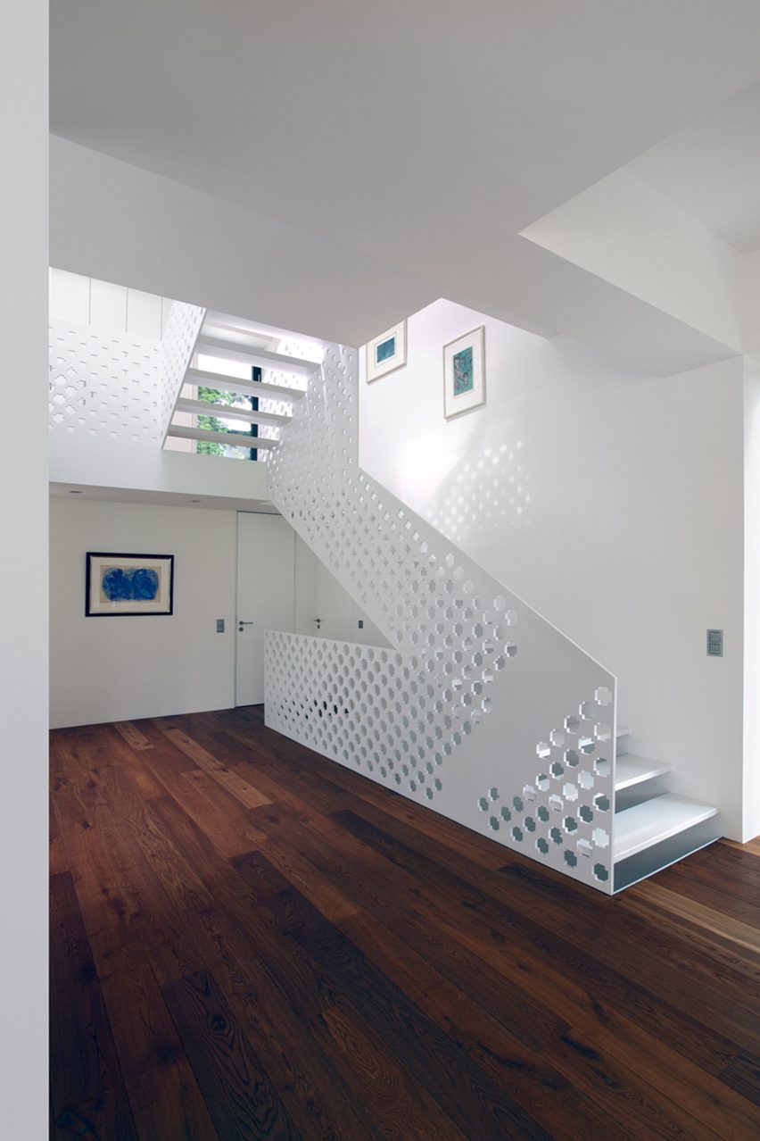 Ten homes with staircases that have statement balustrades - Zarkon ...